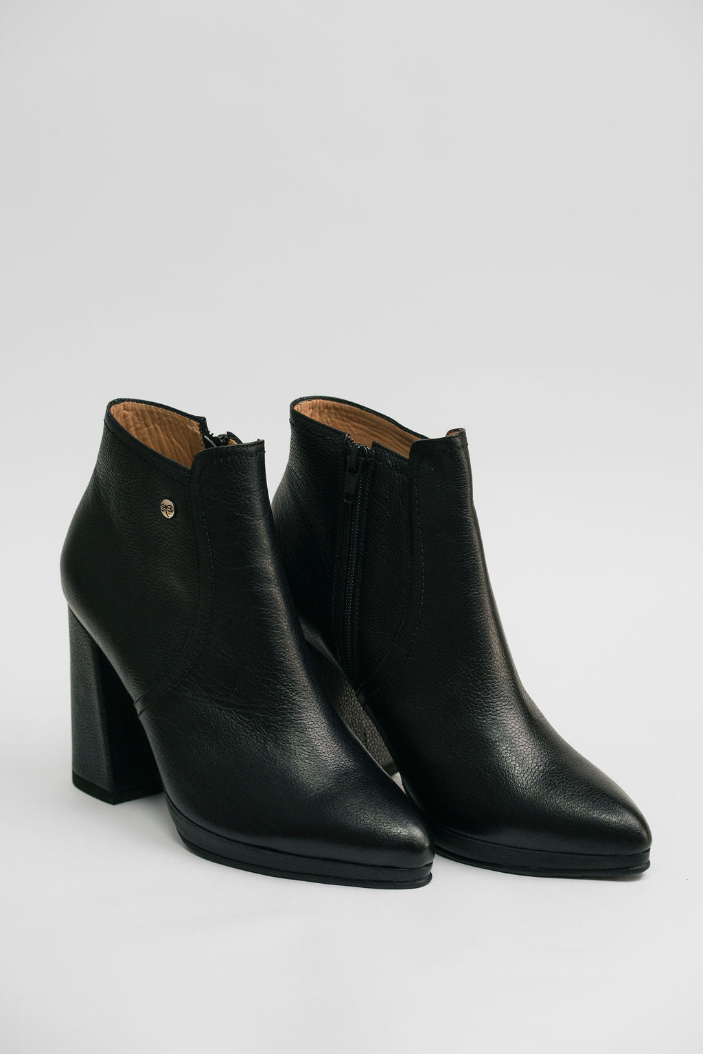 Botines y Botas – Iza Beluú